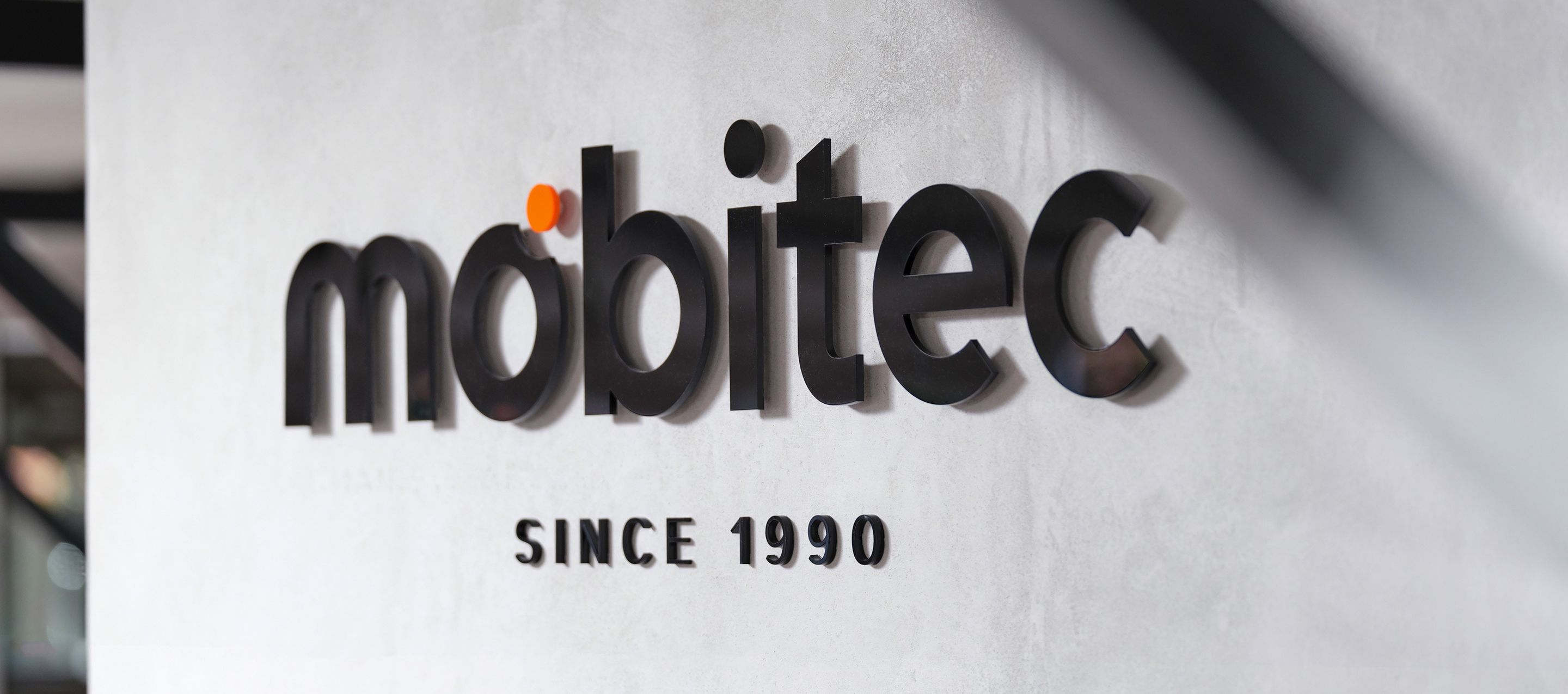 Mobitec, a Belgian brand of design tables and chairs| Mobitec