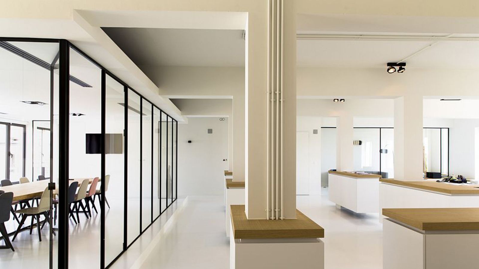 Furnishing an open-plan office for Retail Property Development| Mobitec